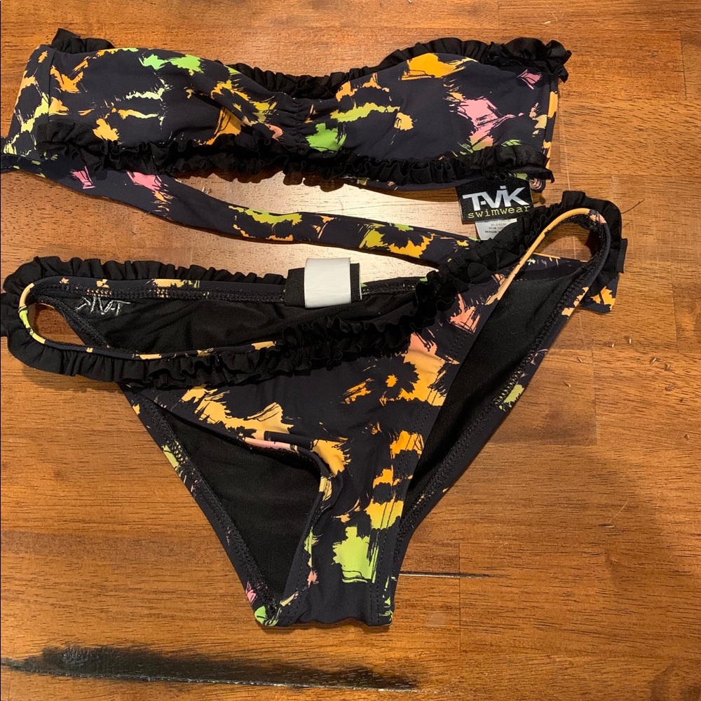 Neon Tavik Suit - Gem